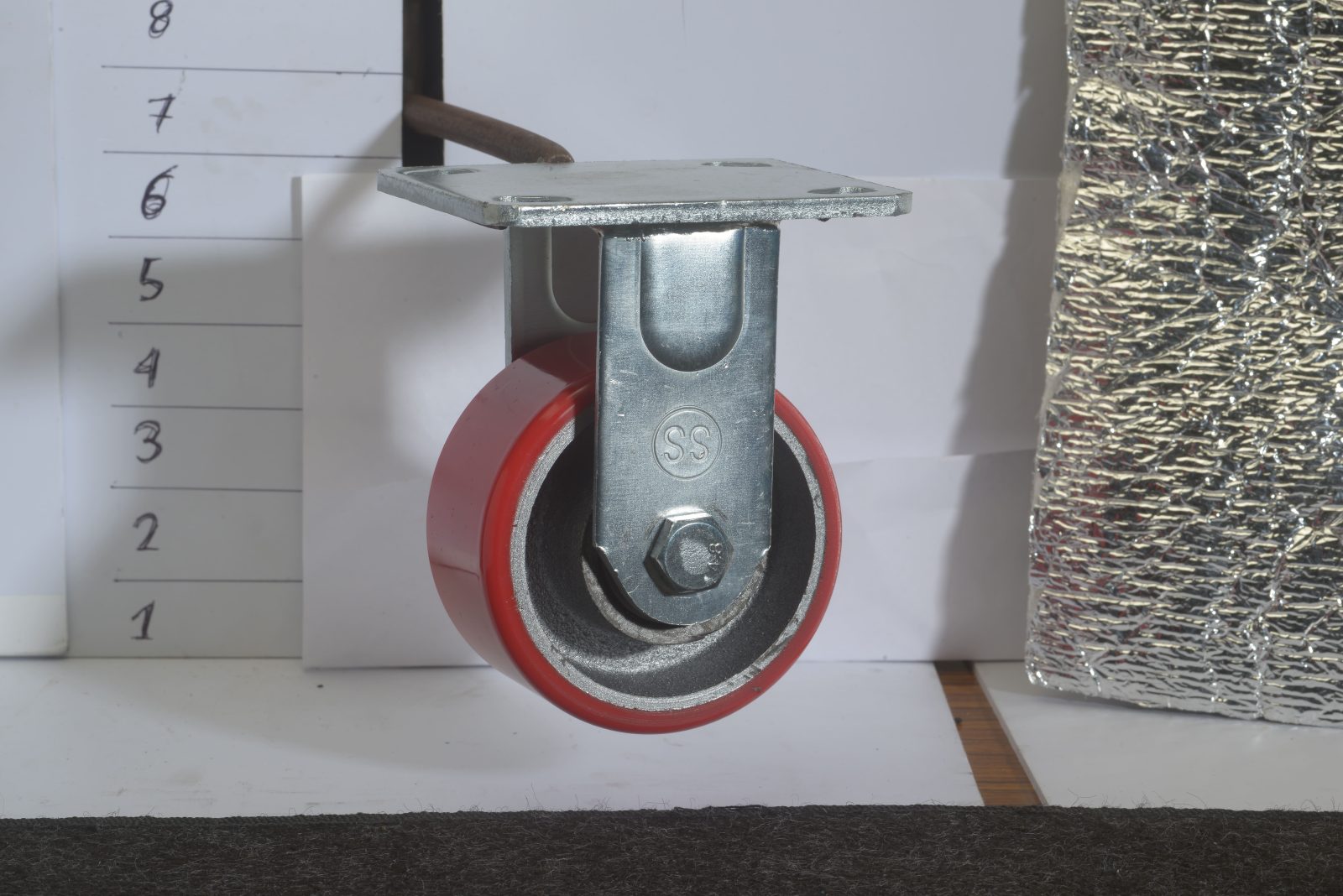 How Do You Maintain Cast Iron Caster Wheels? | Global Nexus